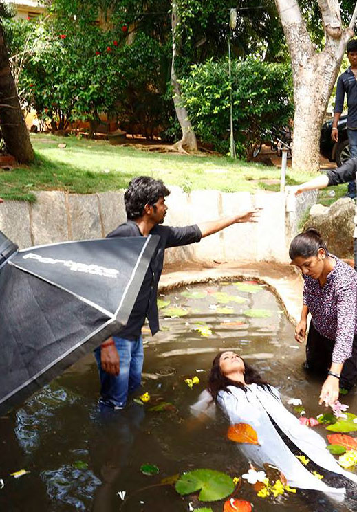 Behind The Scene Of Simran Photoshoot - Filmibeat