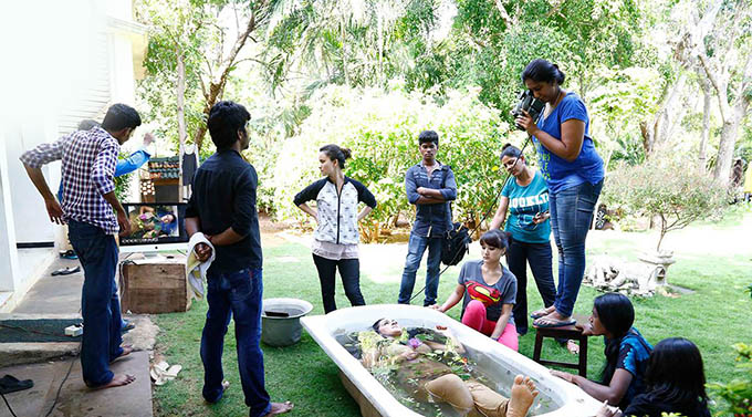 Behind The Scene Of Simran Photoshoot - Filmibeat