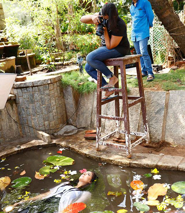 Behind The Scene Of Simran Photoshoot - Filmibeat