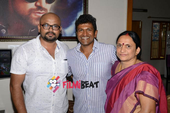 Puneeth Rajkumar With Rocking Star Yash Family - Filmibeat