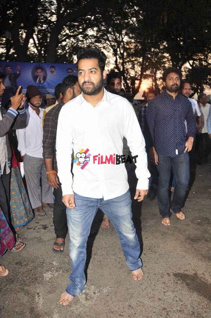 NTR 20th Vardhanthi Stills At NTR Ghat - Filmibeat