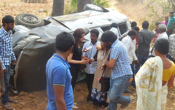 Actress Pranitha Subhash Injured In Road Accident - Filmibeat