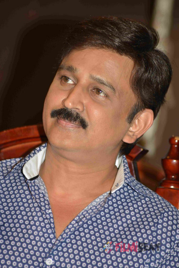 Sunil Kumar Desai's Re Film Pressmeet - Filmibeat