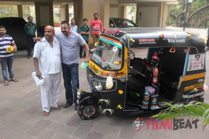 Sanjay Dutt Meets His Rickshaw Driver Fan - Filmibeat