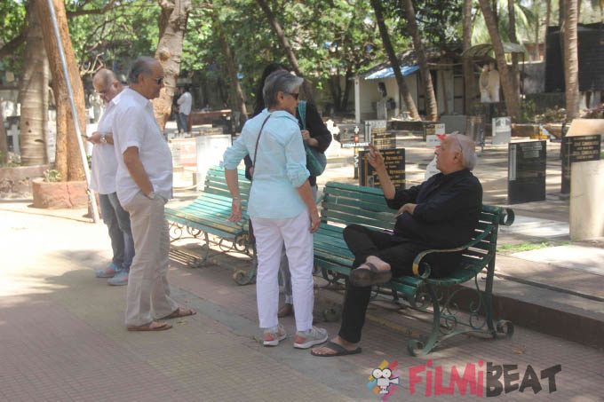 Funeral Of Emraan Hashmi's Mother - Filmibeat