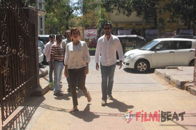 Funeral Of Emraan Hashmi's Mother - Filmibeat