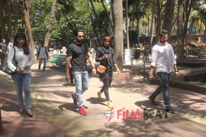 Funeral Of Emraan Hashmi's Mother - Filmibeat