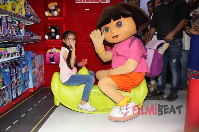 Child Actor Ruhanika Dhawan Opens New Simba Toy Store - Filmibeat