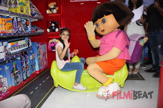 Child Actor Ruhanika Dhawan Opens New Simba Toy Store - Filmibeat