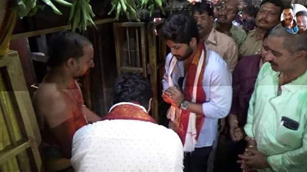 Allu Arjun Visits Simhachalam Temple - Filmibeat