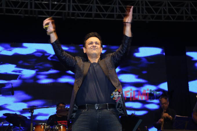 Adnan Sami Rocks His Delhi Fans With Music Concert - Filmibeat