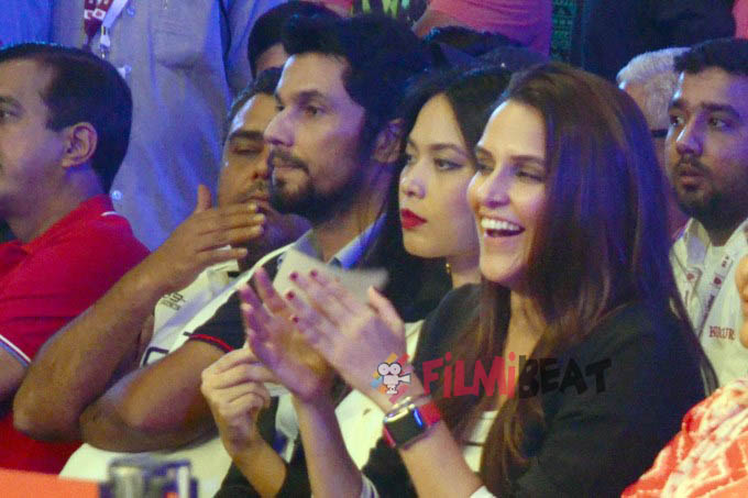 Randeep Hooda And Neha Dhupia At Finals Of Pro Boxing League - Filmibeat