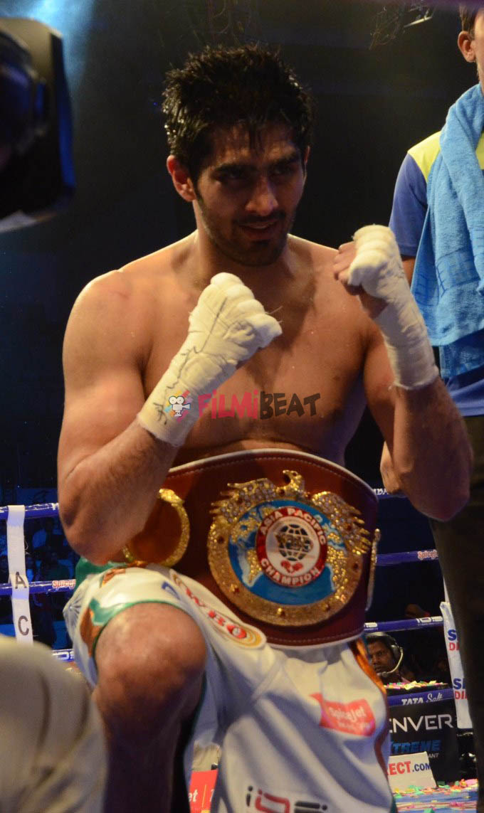Randeep Hooda And Neha Dhupia At Finals Of Pro Boxing League - Filmibeat