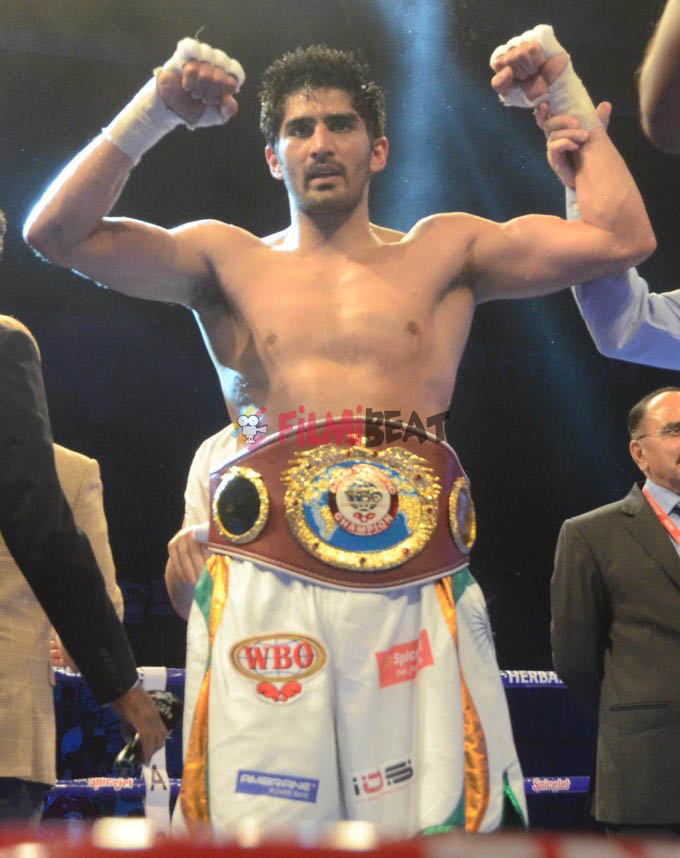 Randeep Hooda And Neha Dhupia At Finals Of Pro Boxing League - Filmibeat