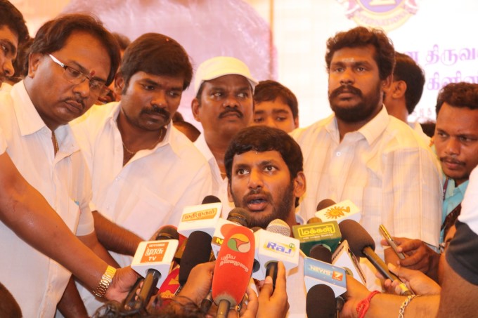 Actor Vishal Inaugurated Medical Camp - Filmibeat