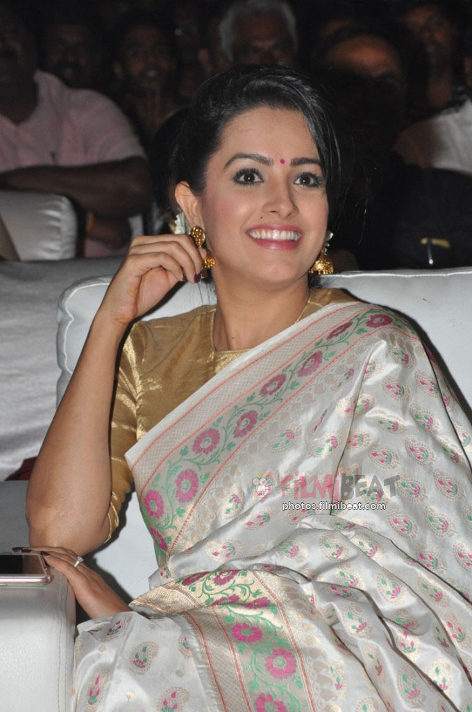 Anitha Photos: Find Latest HD Images, Pictures, Stills & Pics - Filmibeat