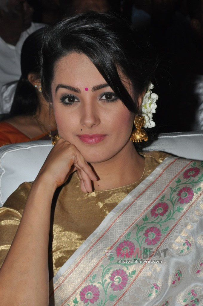 Anitha Photos: Find Latest HD Images, Pictures, Stills & Pics - Filmibeat