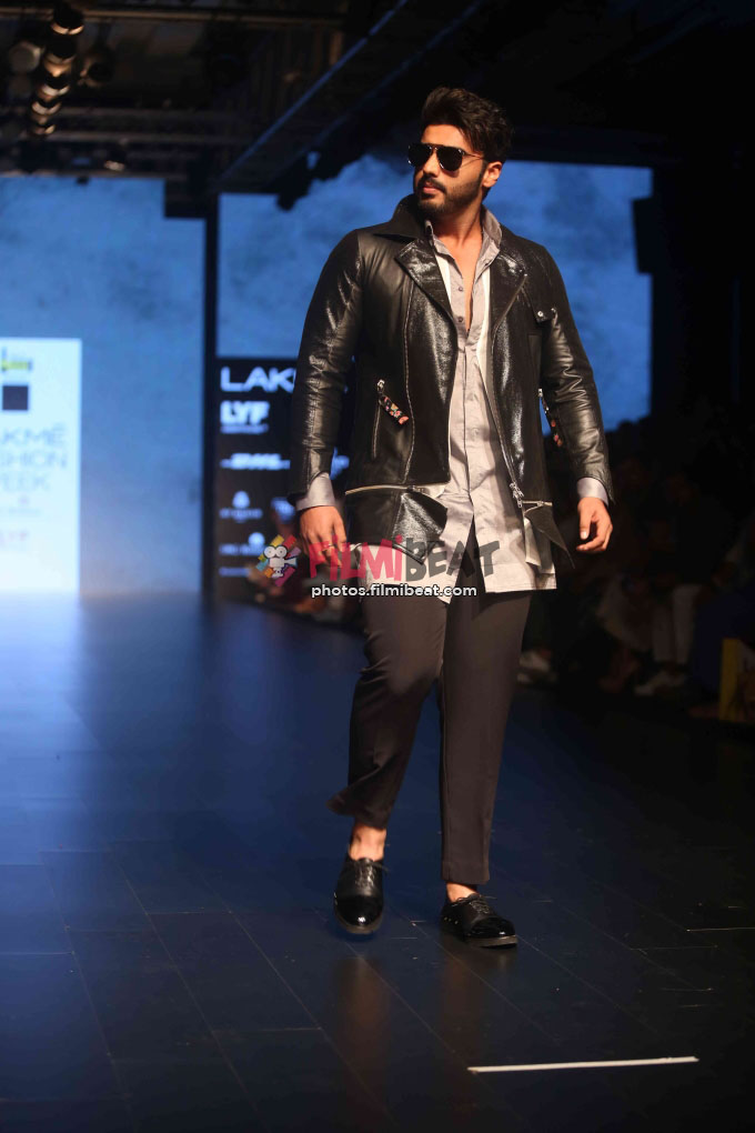Arjun Kapoor Walks The Ramp At LFW 2016 - Filmibeat