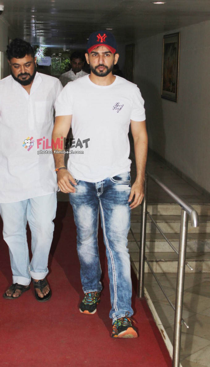 Krushna Abhishek Father Prayer Meet - Filmibeat