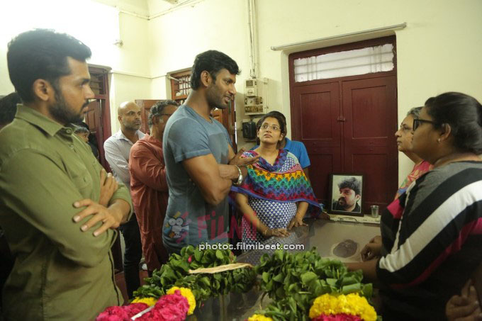 Celebs Pays Last Respect To Director K. Subhash - Filmibeat