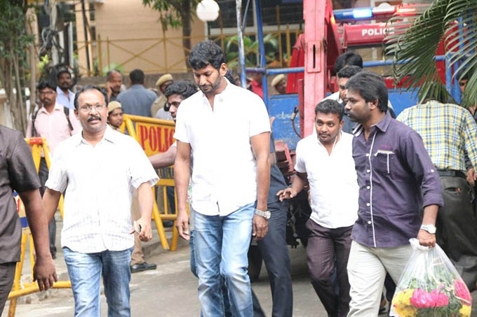 Tamil Celebs Pay Homage To Cho Ramaswamy - Filmibeat
