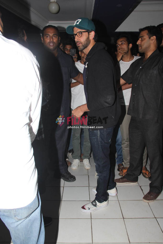 Hrithik Roshan Meet And Greet Fans At Chandan Cinema At Juhu For Kaabil ...