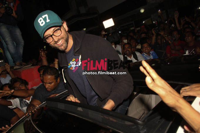 Hrithik Roshan Meet And Greet Fans At Chandan Cinema At Juhu For Kaabil ...