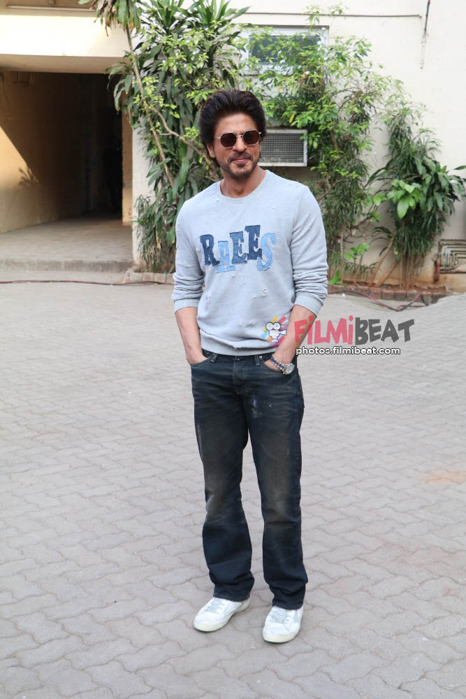 Shahrukh Khan Promote Raees Movie At Mehboob Studio - Filmibeat