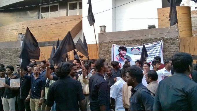 Supporters Of Jallikattu Spotted Outside Silambarasan House - Filmibeat