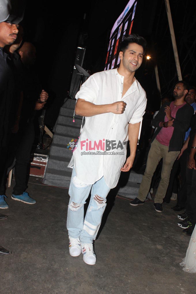 Varun Dhawan & Alia Bhatt At Kala Ghoda Festival 2017 - Filmibeat