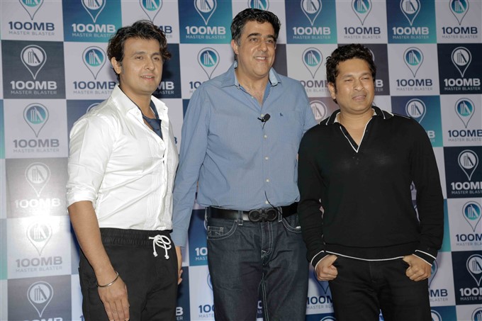 Sachin Tendulkar Unveils Fan Enagement App - Filmibeat