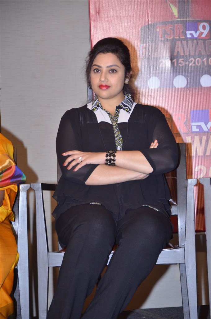 Meena Photos | Meena Latest HD Pics |Meena New Images - Filmibeat