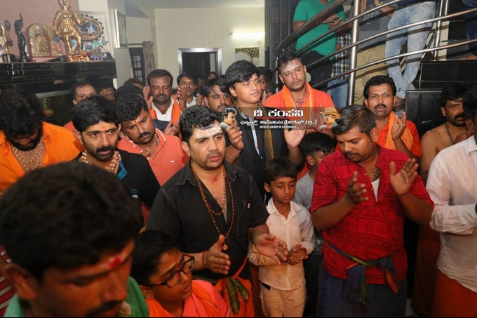 Ayappa Swamy Pooja At Darshan Thoogudeep House - Filmibeat