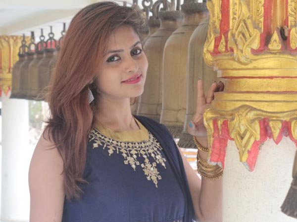 Pragya Photos: Find Latest HD Images, Pictures, Stills & Pics - Filmibeat