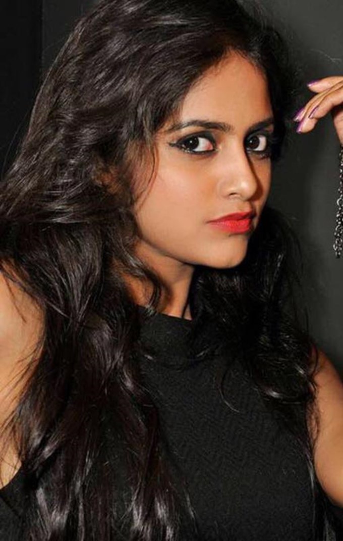 Pragya Photos: Find Latest HD Images, Pictures, Stills & Pics - Filmibeat