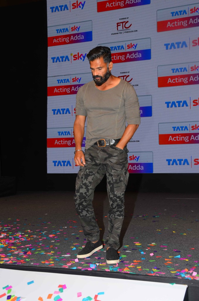 Ajay Devgan And Sunil Shetty At Tata Sky Pioneering Initiative - Filmibeat