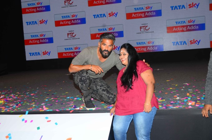 Ajay Devgan And Sunil Shetty At Tata Sky Pioneering Initiative - Filmibeat