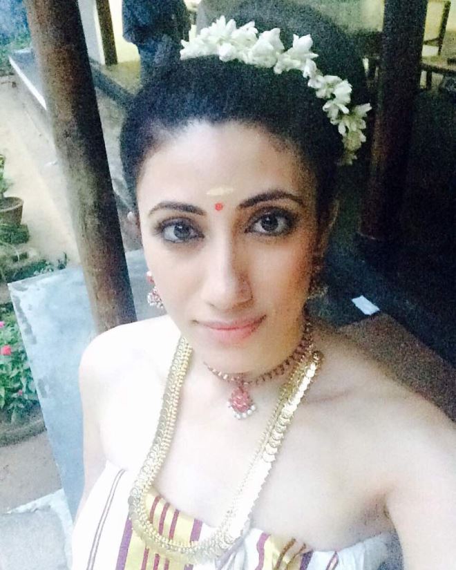 Dimpy Fadhya Khan Photos: Find Latest HD Images, Pictures, Stills ...