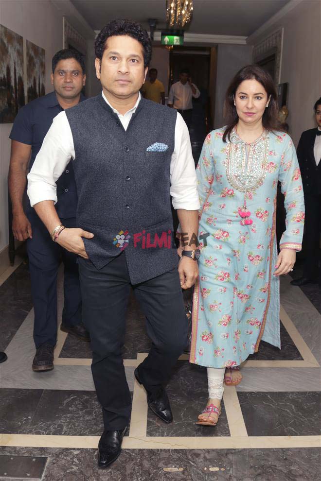Sachin Tendulkar After Meeting Narendra Modi For Sachin A Million ...