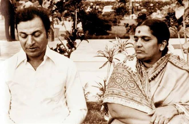 Unseen Photos Of Parvathamma Rajkumar - Filmibeat