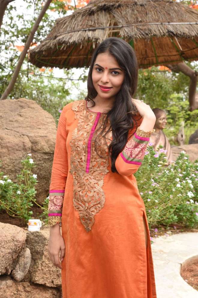 Farah Photos: Find Latest HD Images, Pictures, Stills & Pics - Filmibeat