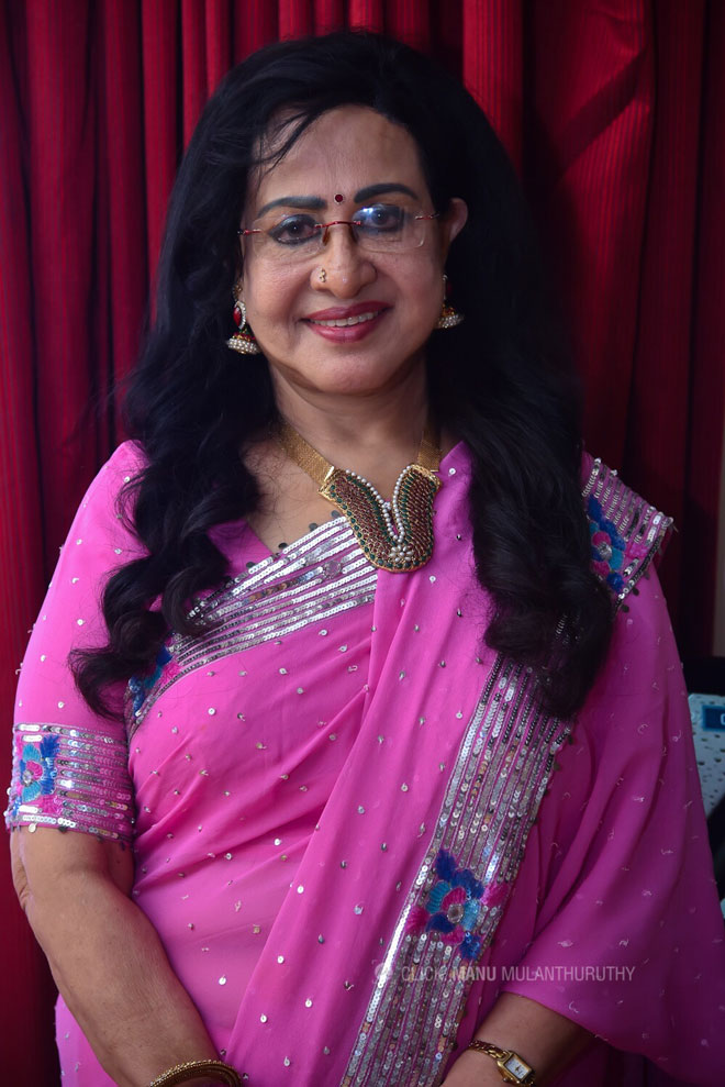 Sheela Photos: Find Latest HD Images, Pictures, Stills & Pics - Filmibeat