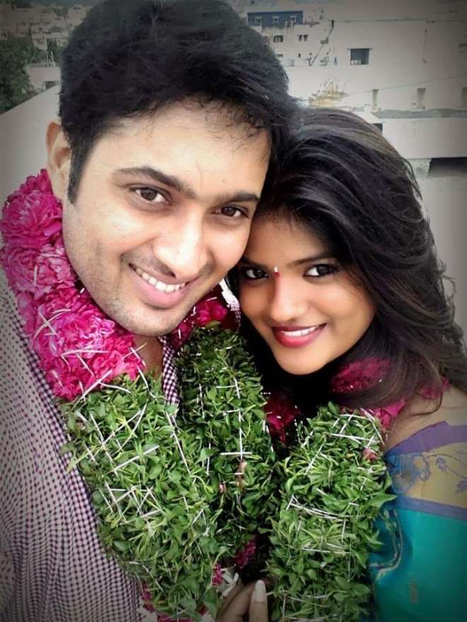 Uday Kiran and His Wife Rare - Filmibeat