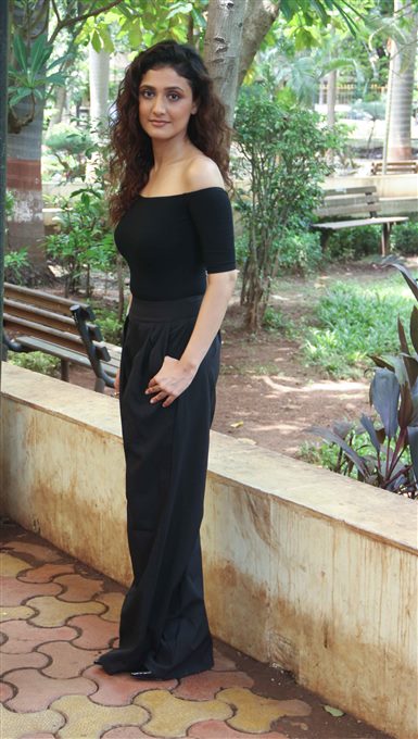 Gurgaon Bollywood Movie: Pooja, Shooting Stills, Location Photos ...