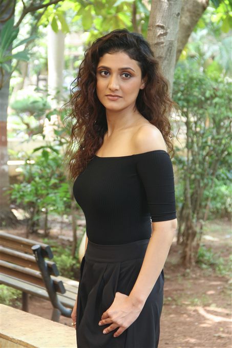 Gurgaon Bollywood Movie: Pooja, Shooting Stills, Location Photos ...