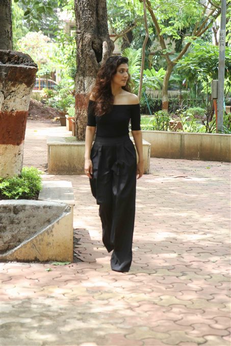 Gurgaon Bollywood Movie: Pooja, Shooting Stills, Location Photos ...