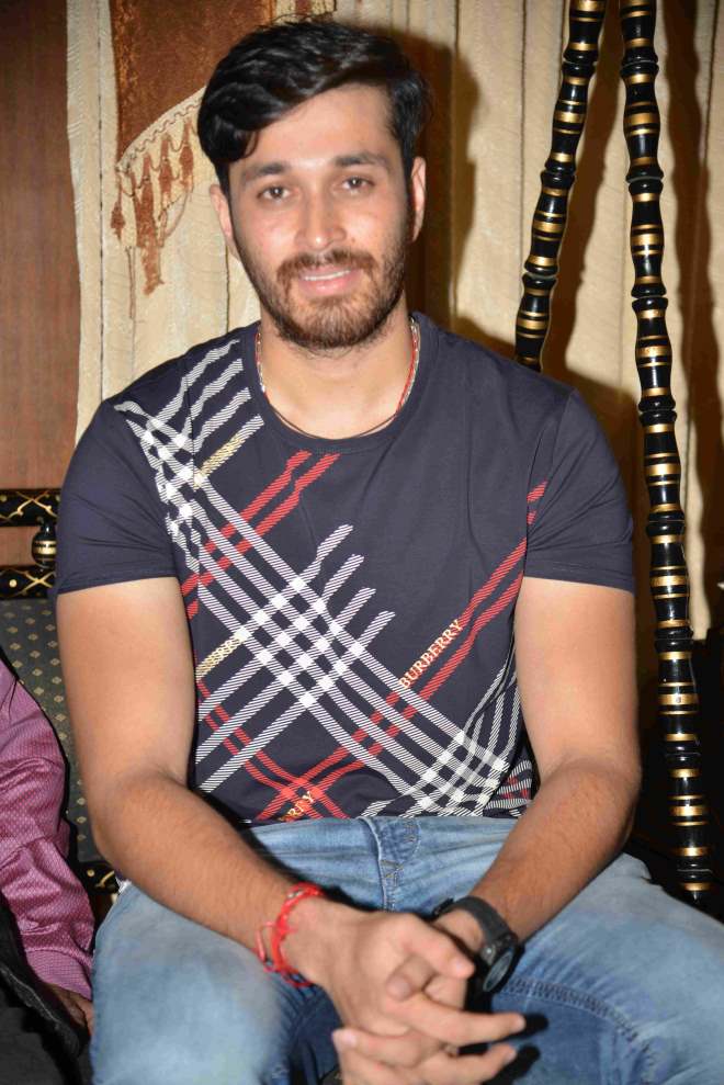 Dwarakish 75th Birthday And Press Meet - Filmibeat