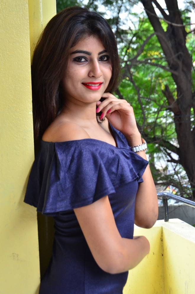 Divya Photos: Find Latest HD Images, Pictures, Stills & Pics - Filmibeat