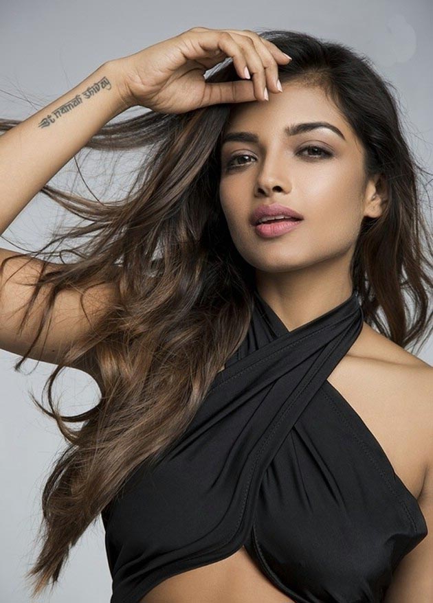 Ashna Zaveri Latest 2017 Photoshoot - Filmibeat