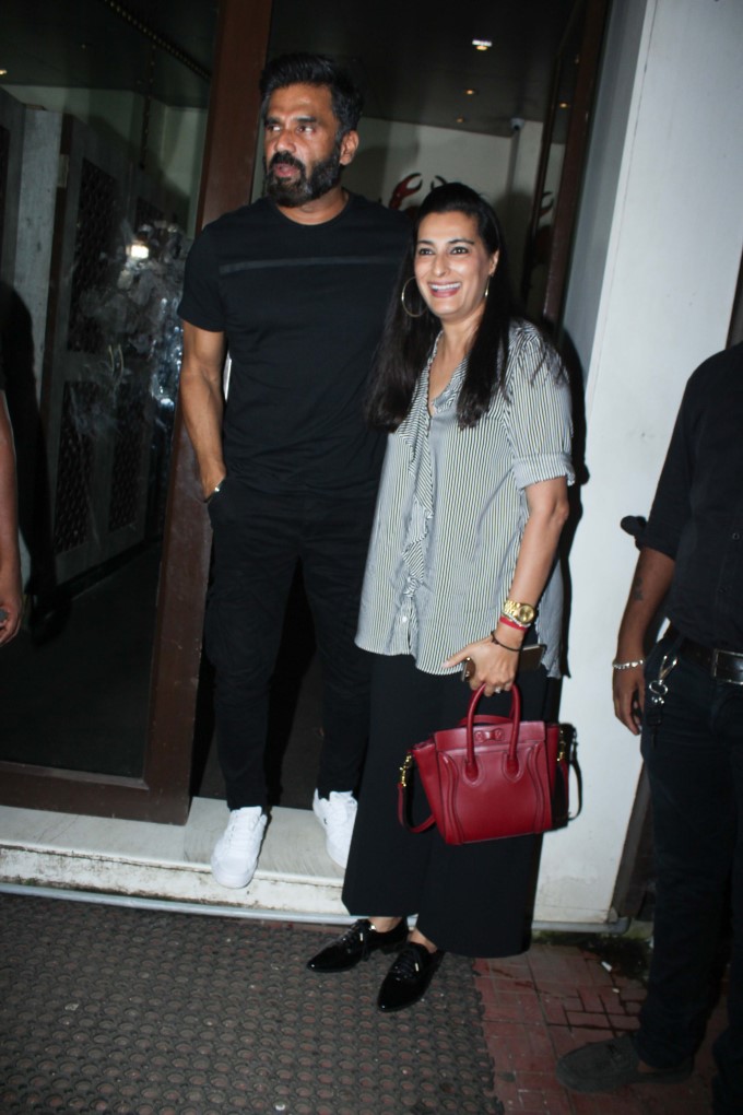 Sunil Shetty And His Family Spotted At Bastian Bandra - Filmibeat